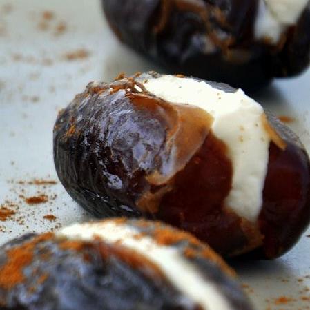Polnjeni dateljni – Culinary journey by me